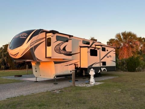 2024 Expert Guide To Choose The Best RV For Full Time Living - The ...